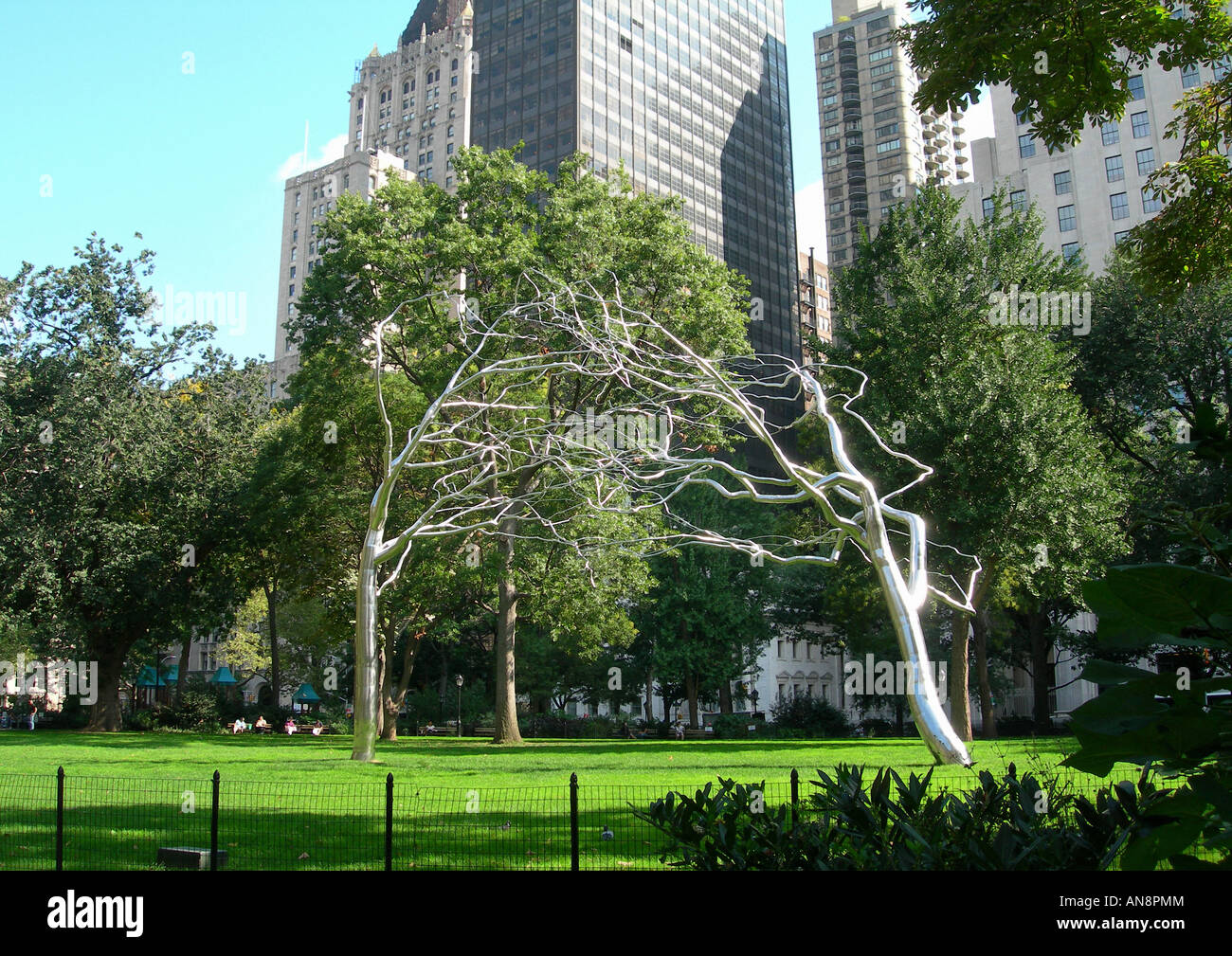 "Conjoined", sculpture by Roxy Paine in Madison Square Park, New York ...