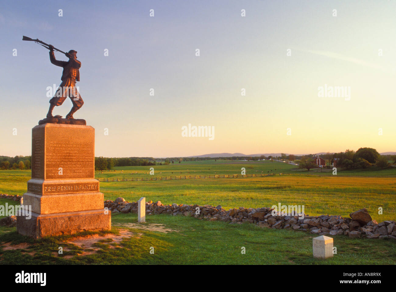Sunset angle monument gettysburg hi-res stock photography and images ...