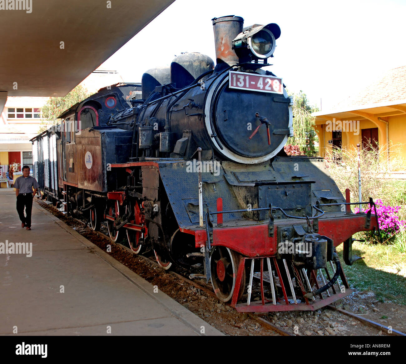 Train engine station hi-res stock photography and images - Alamy