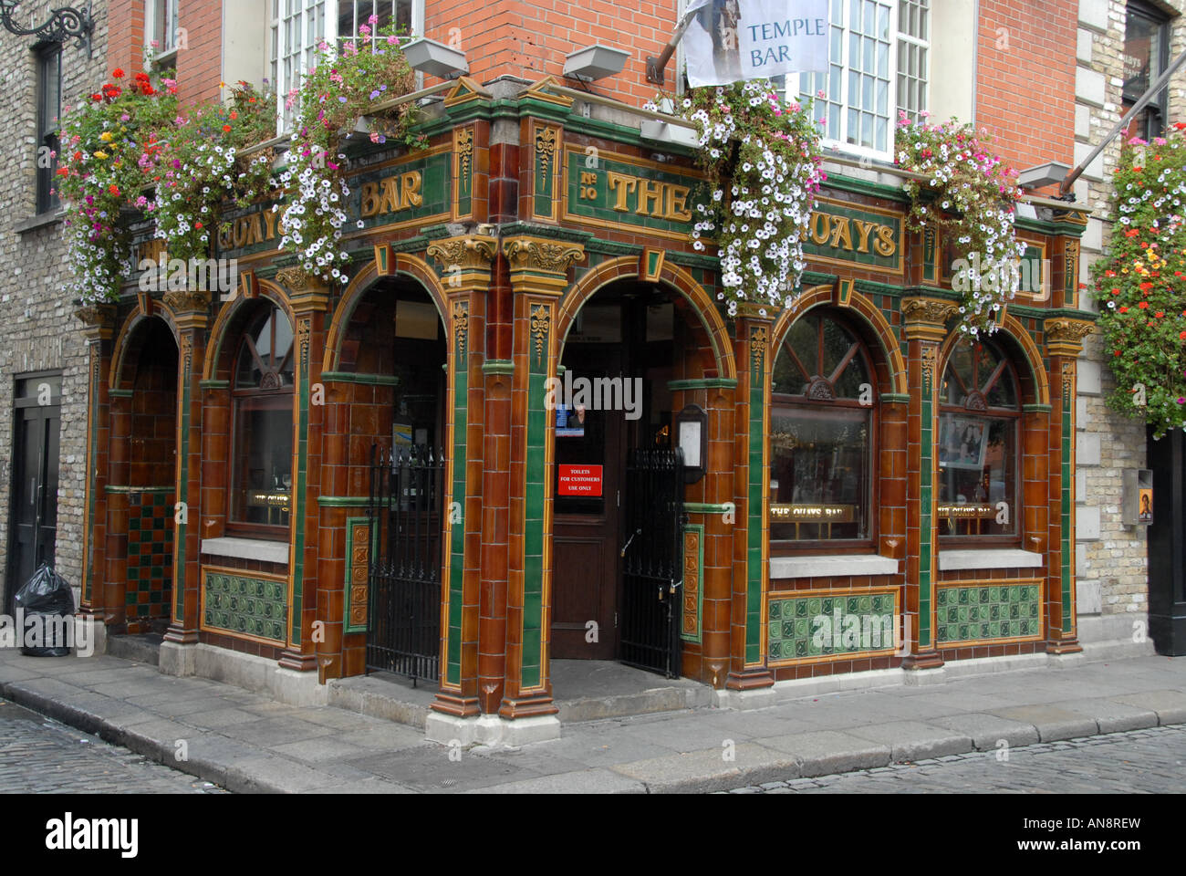 A decorative pub in Temple Bar district of Dublin, Southern Ireland ...