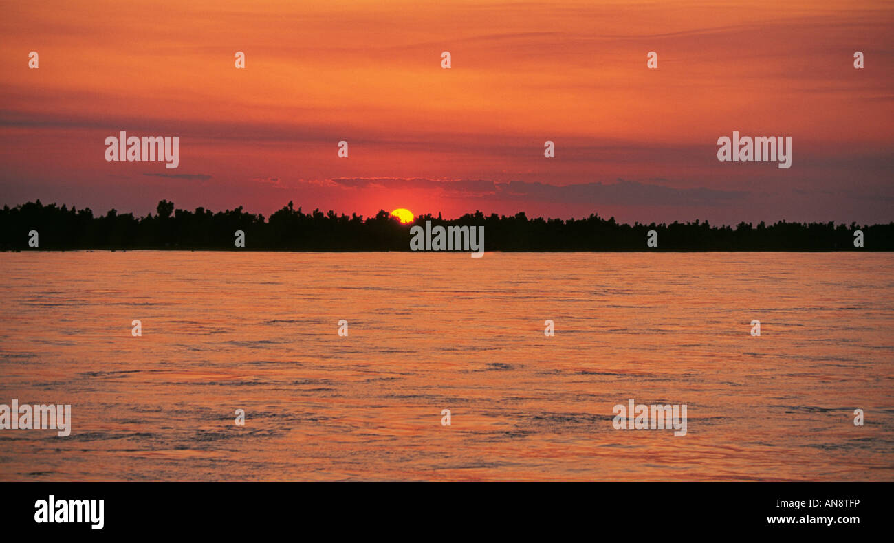 Sunset on the Mississippi River near Helena Arkansas in the Mississippi ...