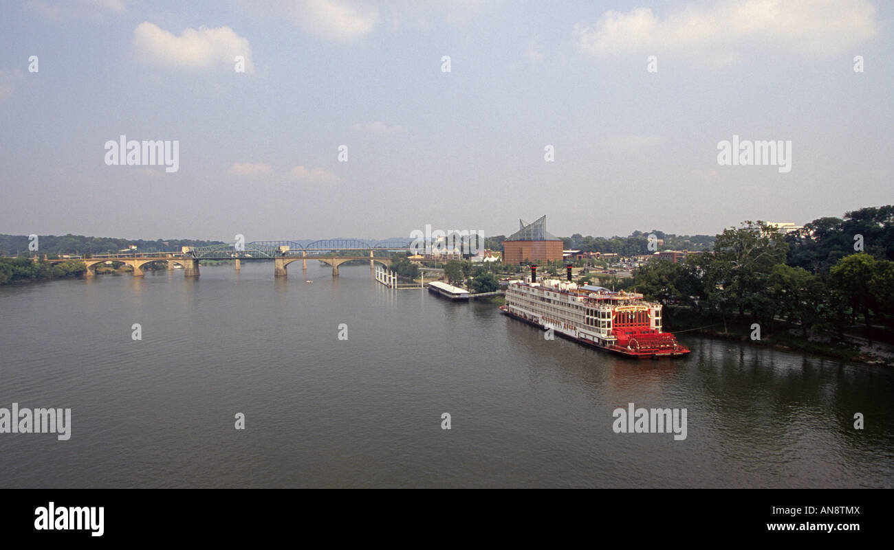 The paddlewheel steamboat Mississippi Queen docks near the famous ...