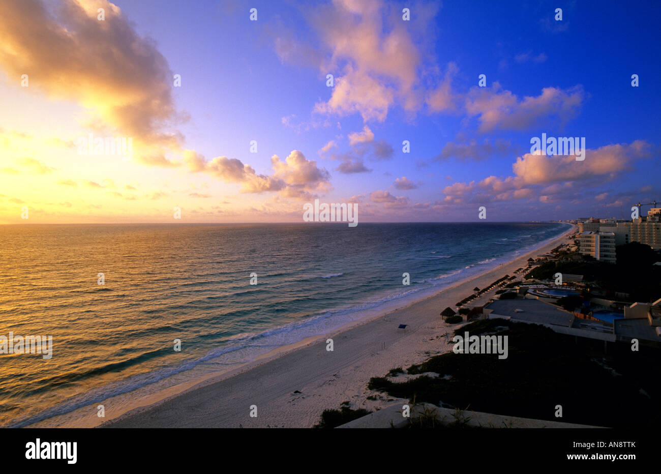 hotel strip Cancun beach Mexico Stock Photo - Alamy