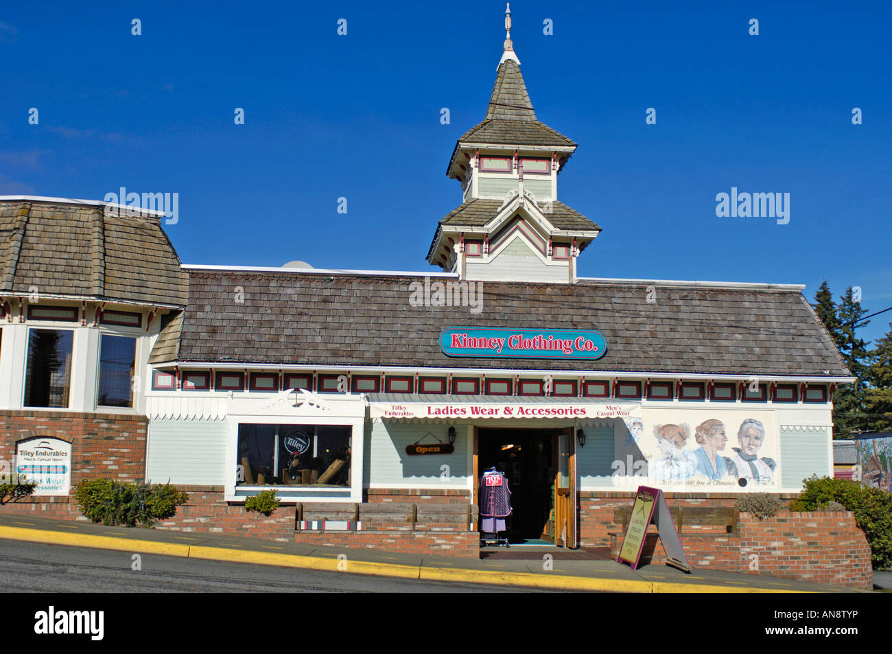 Chemainus mural hi-res stock photography and images - Alamy
