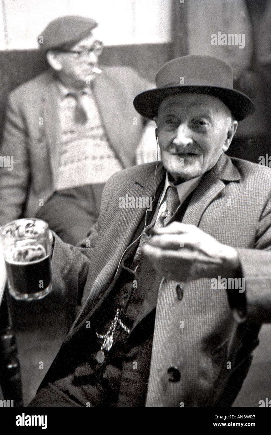 Old men drinking in pub hi-res stock photography and images - Alamy