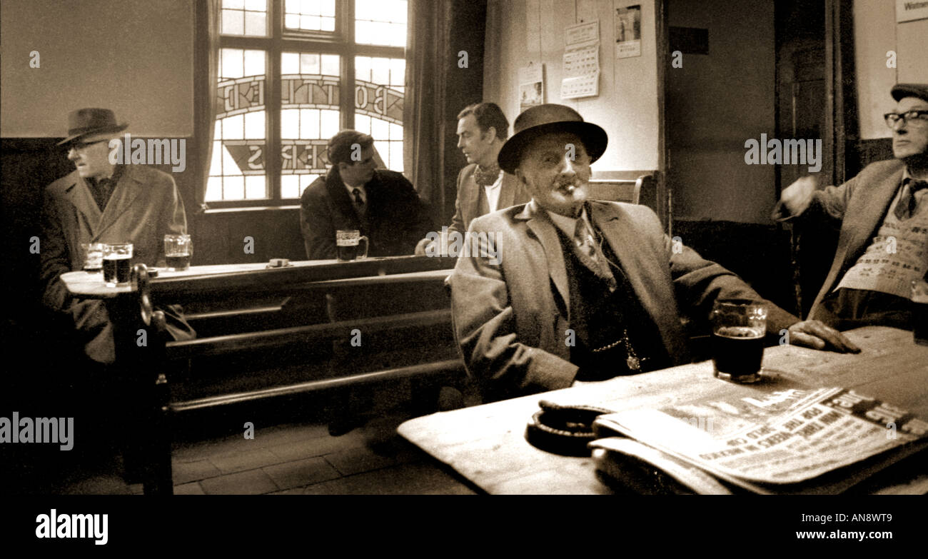 Old men drinking in pub hi-res stock photography and images - Alamy