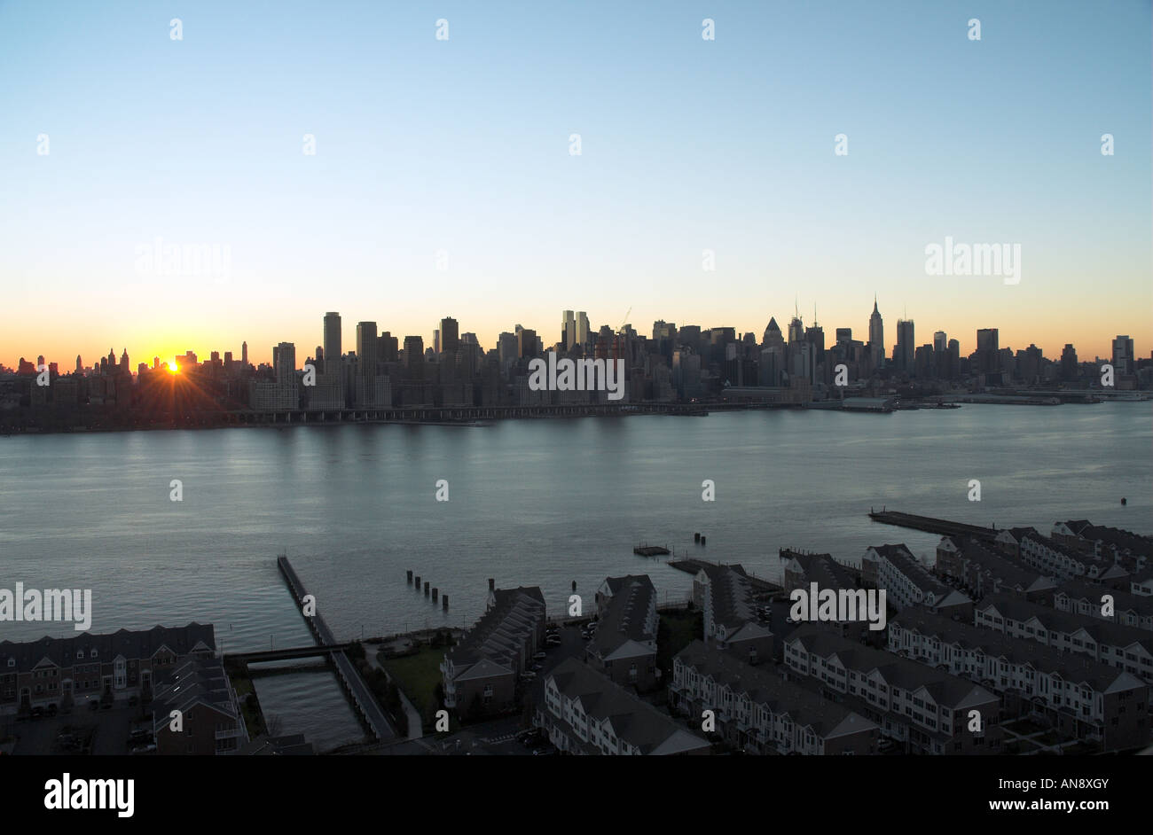 New york high rise sunrise hi-res stock photography and images - Alamy