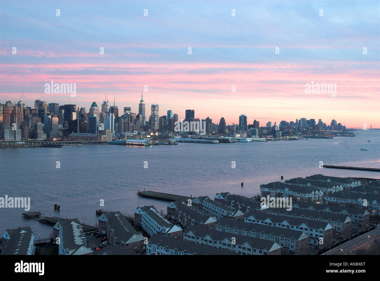 Manhattan sunset hi-res stock photography and images - Alamy