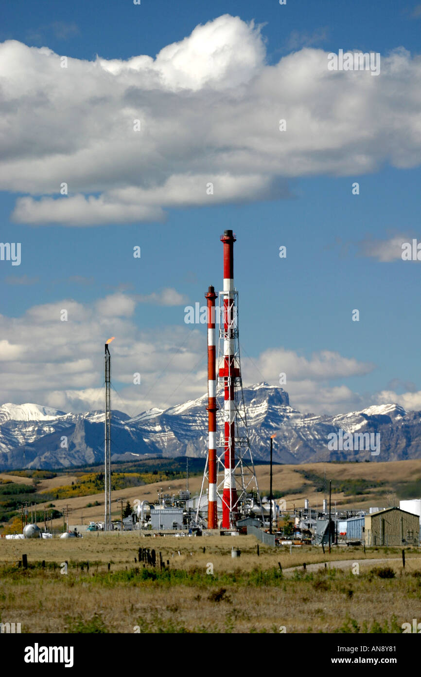 Alberta canada gas plant mountains hi-res stock photography and images ...