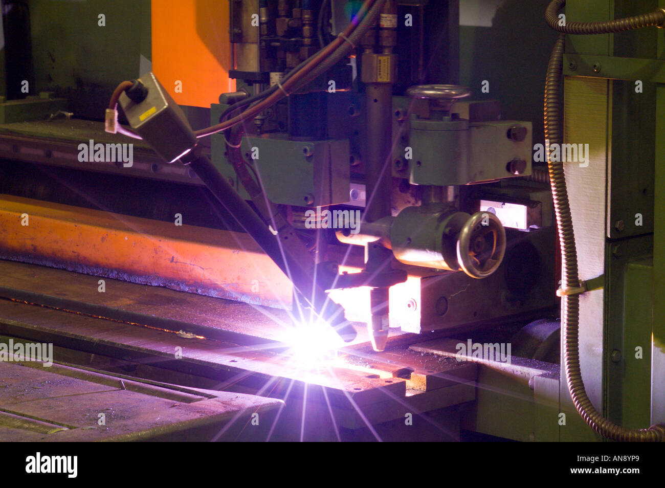 Plasma cutter hi-res stock photography and images - Alamy