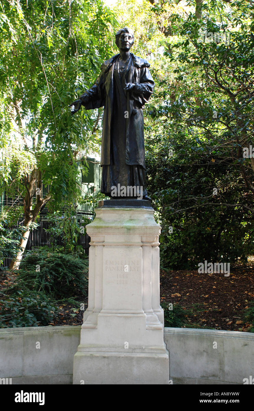 Emmeline pankhurst statue london hi-res stock photography and images ...