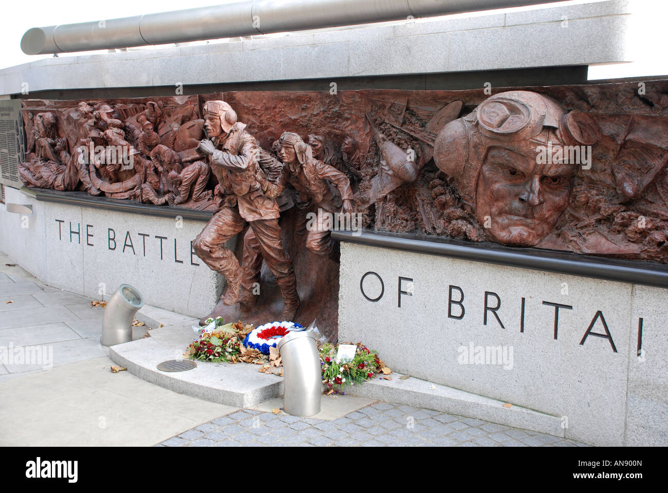 Battle of Britain memorial statue, London Stock Photo - Alamy