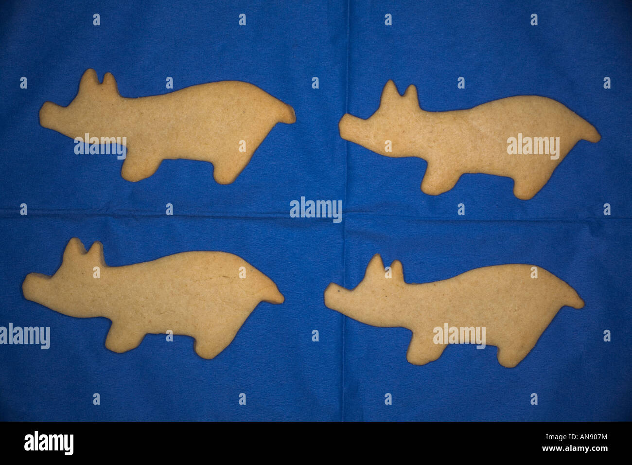 Pig cookie hi-res stock photography and images - Alamy