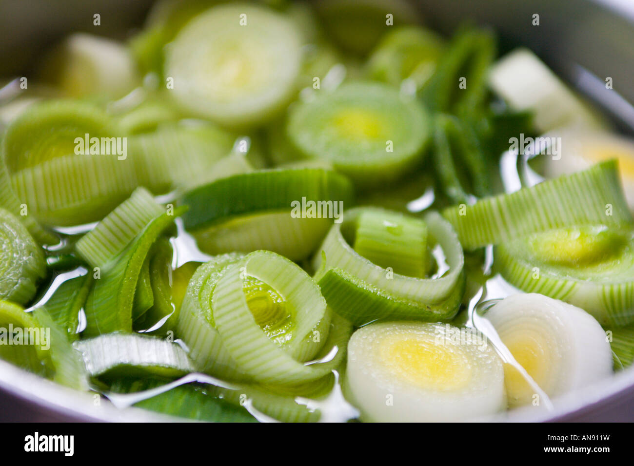 Leeks in pot hi-res stock photography and images - Alamy