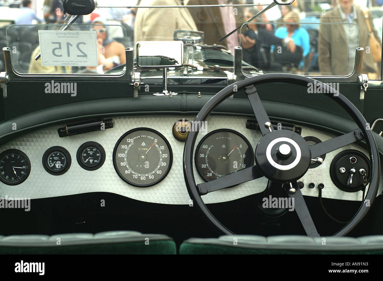 Bentley dashboard hi-res stock photography and images - Alamy