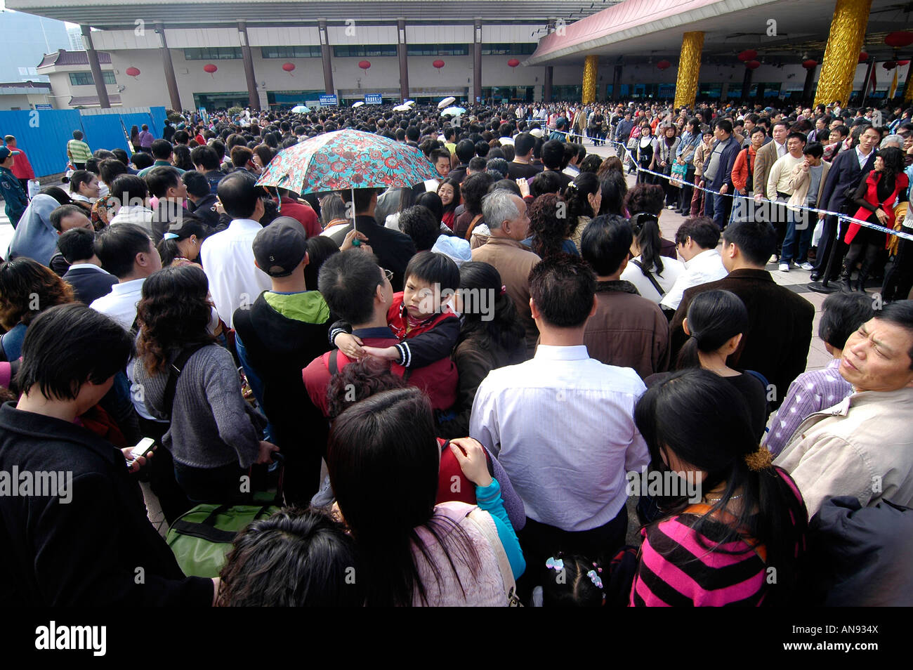 Chinese people from the mainland queuing and waiting to clear ...