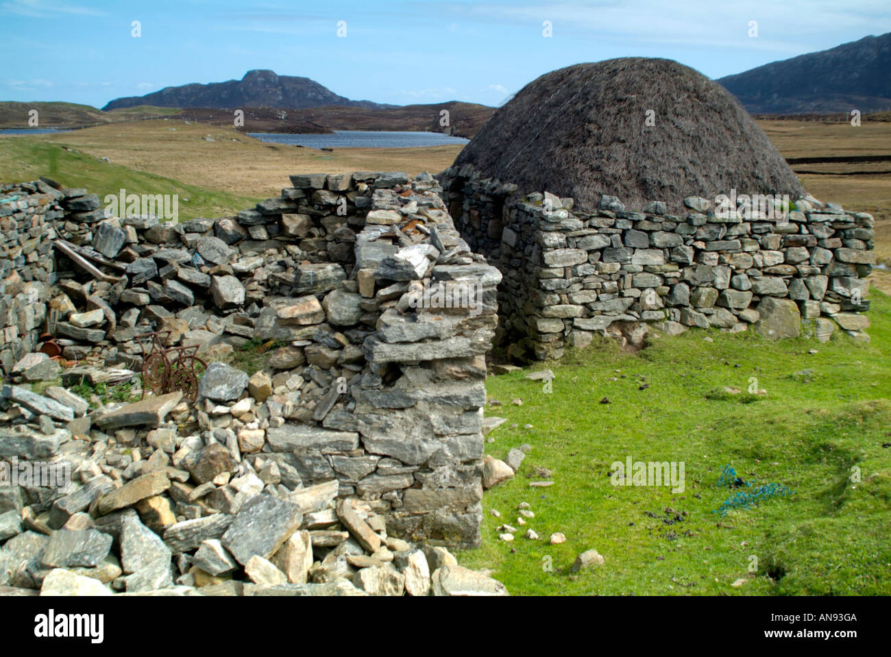 Dry stone traditionally built croft hut Stock Photo - Alamy