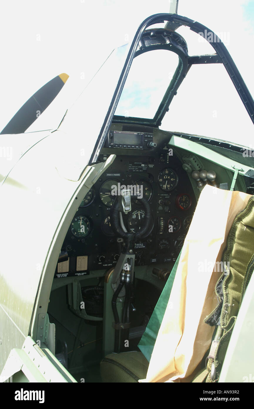 Spitfire cockpit hi-res stock photography and images - Alamy