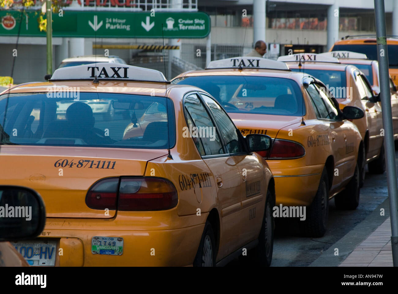 A line of taxis downtown Vancouver, British Columbia Stock Photo - Alamy