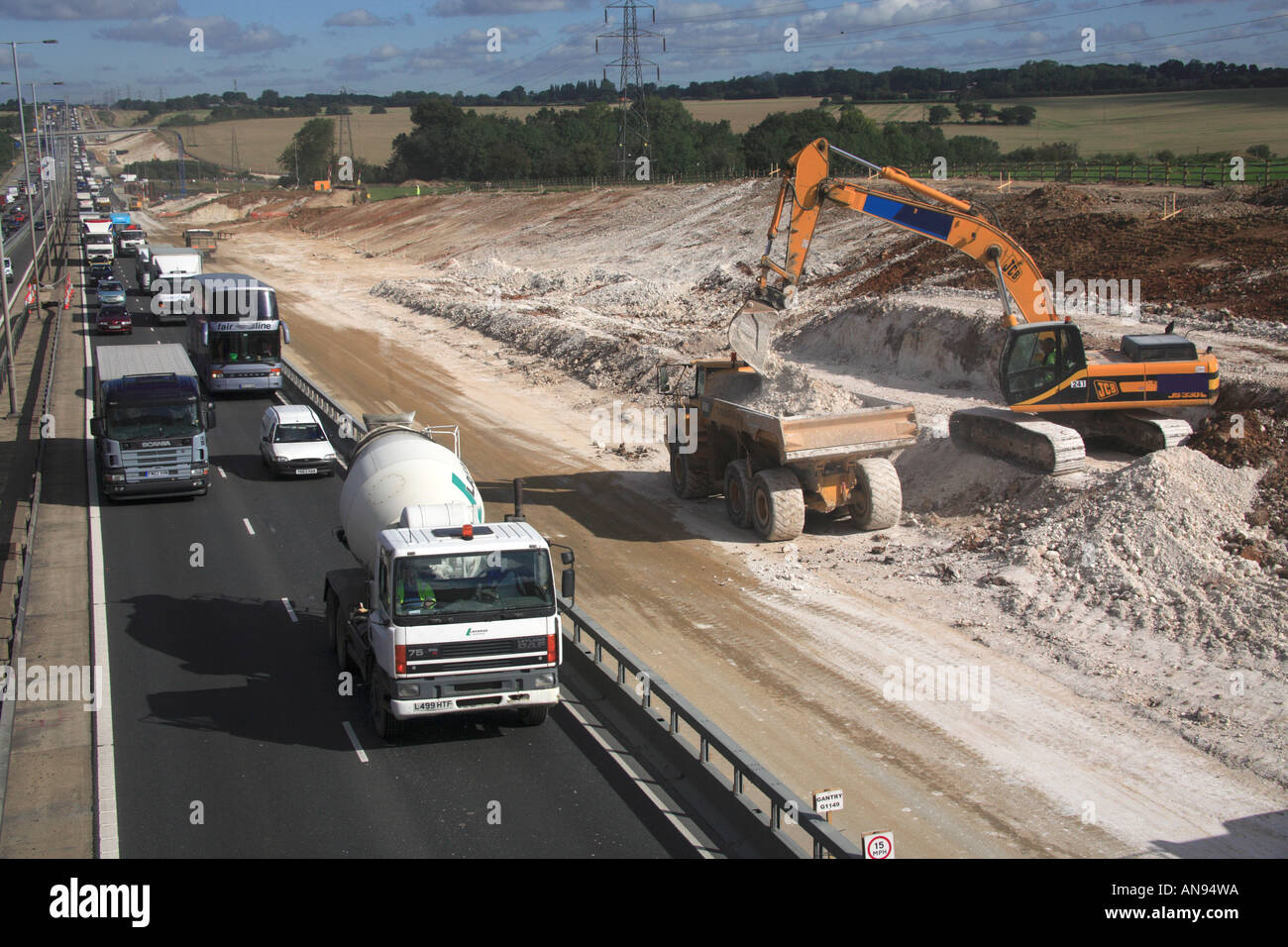 M1 m motorway road widening widen Stock Photo - Alamy