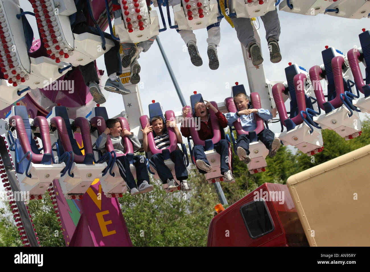 Teenagers at the funfair hi-res stock photography and images - Alamy