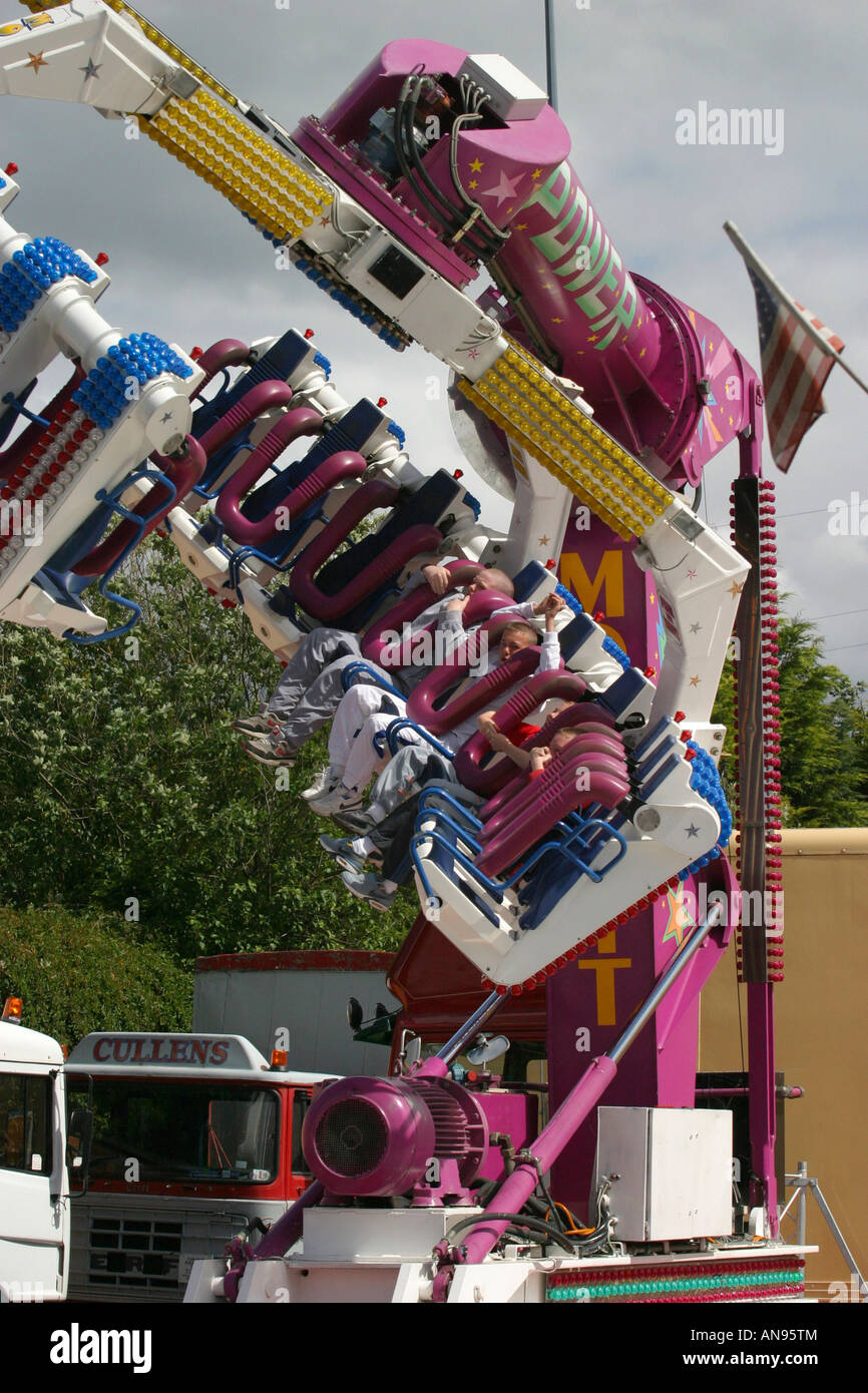 teenagers on fairground thrill ride Stock Photo - Alamy