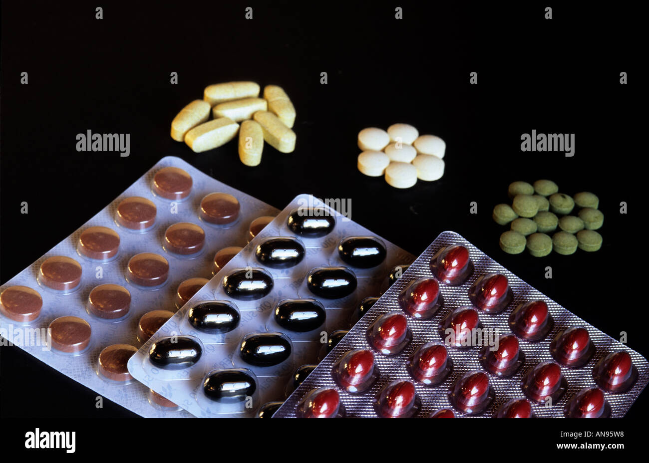 Pill popping hi-res stock photography and images - Alamy