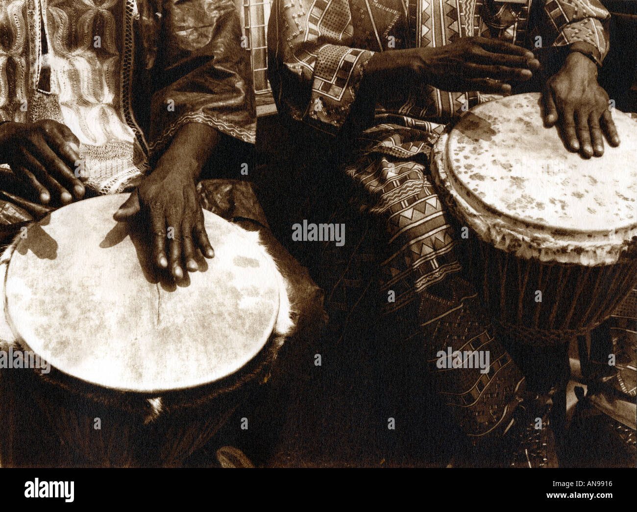 African drummer hi-res stock photography and images - Alamy