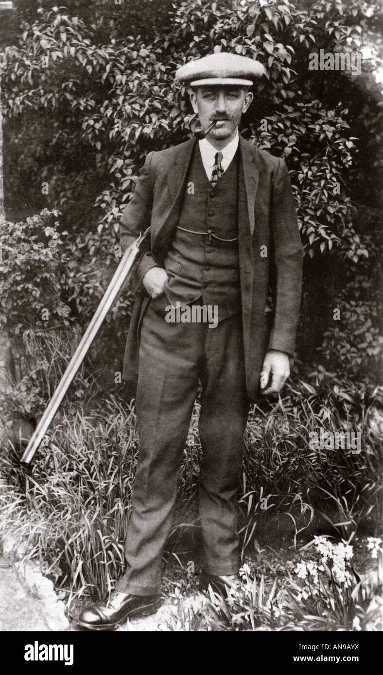 Old family picture of man with flat cap and double barrel shotgun Stock ...