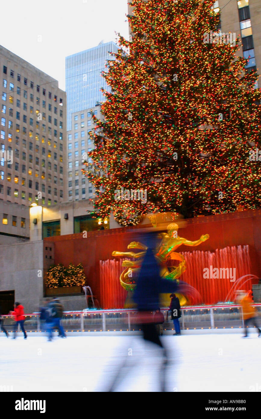 Ice Rink Rockerfeller Centre New York Stock Photo - Alamy