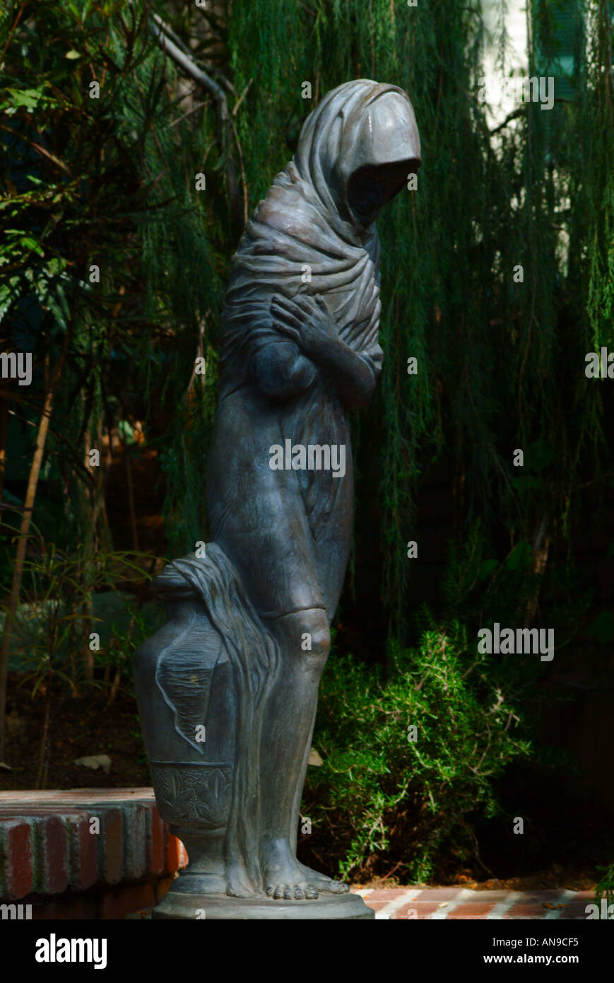 Statue of Mourning Woman Stock Photo - Alamy
