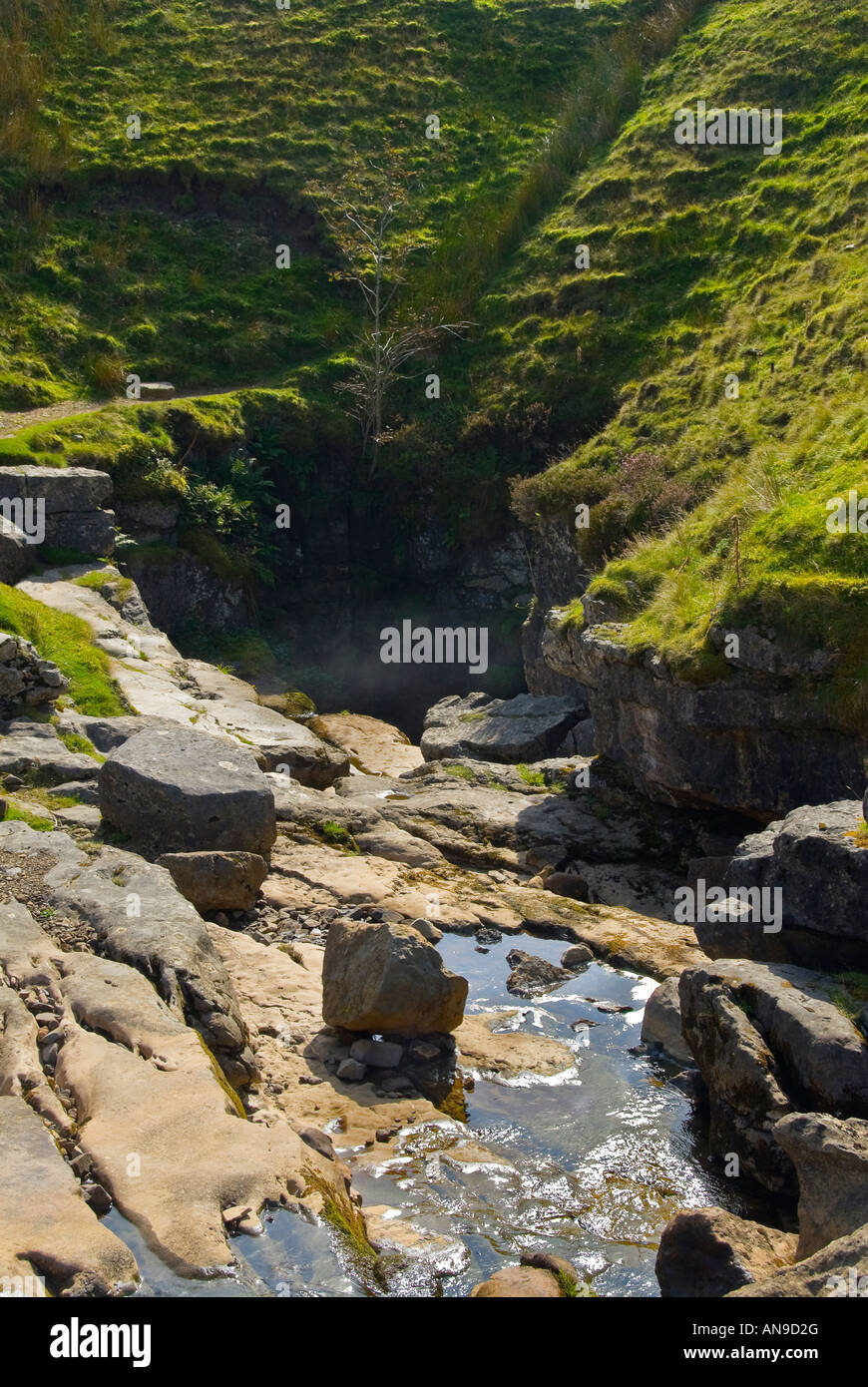 Gaping Gill were the Fell Beck drops 104 meters sheer Yorkshire Dales ...