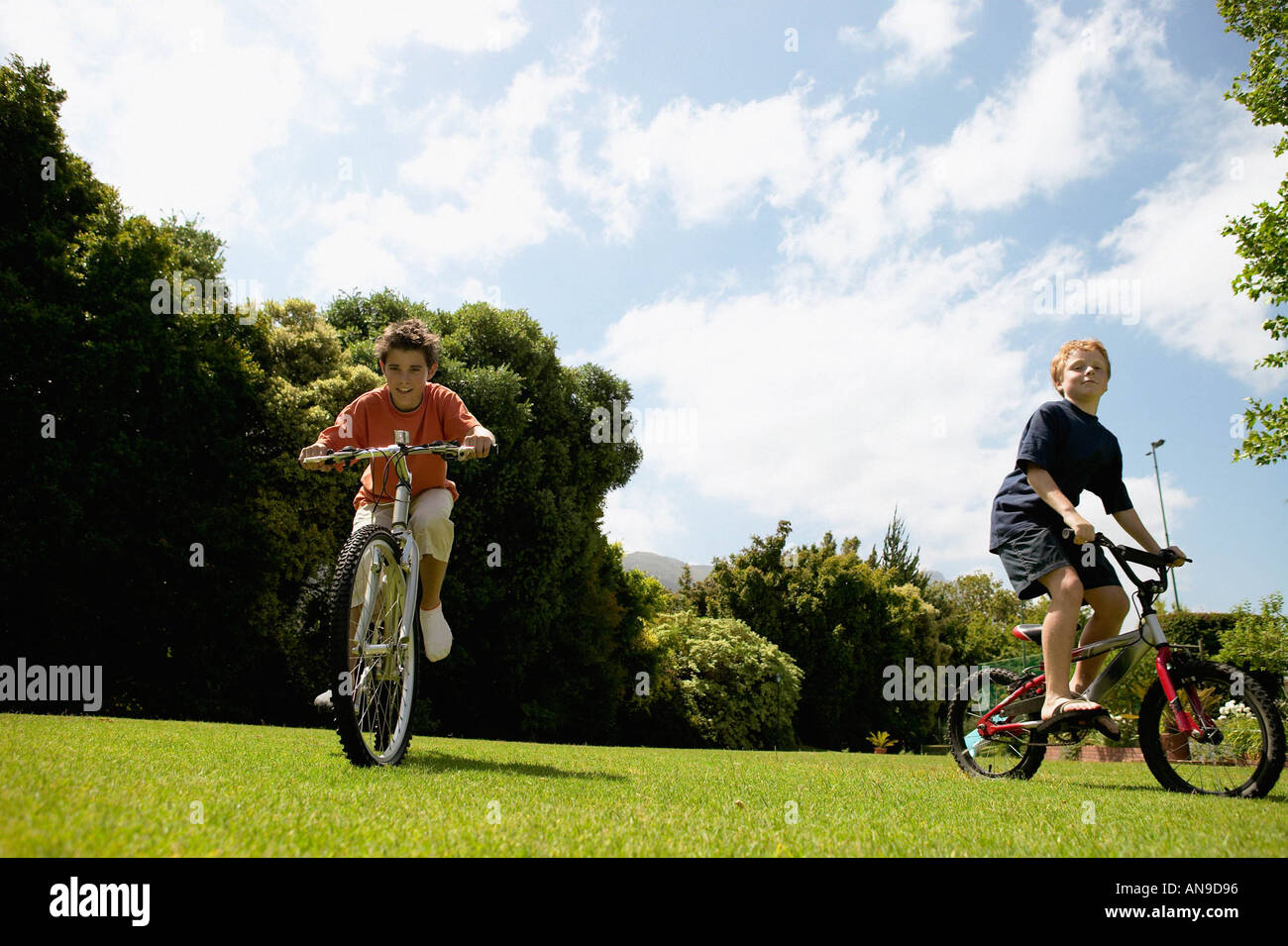 Red cycling top hi-res stock photography and images - Alamy