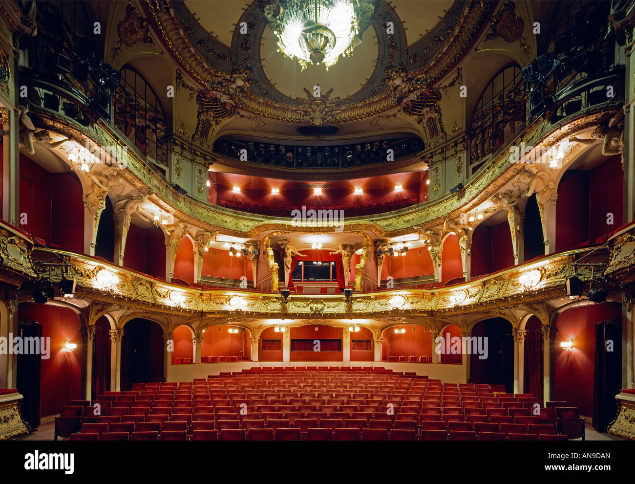 Berlin-Mitte, Berliner Ensemble am Schiffbauerdamm, Zuschauersaal Stock ...