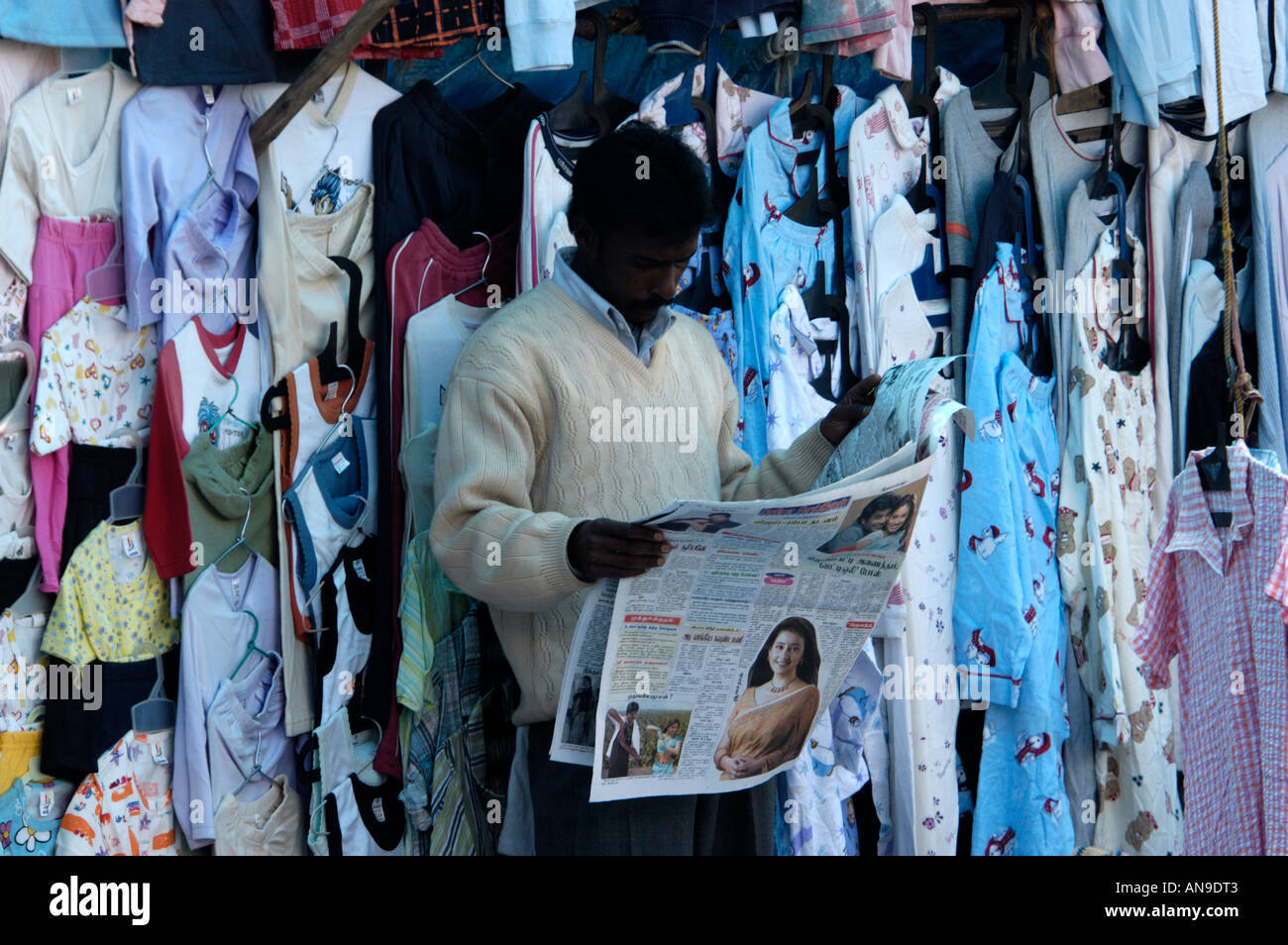 A ROADSIDE CLOTH SHOP IN KODAIKANAL TAMILNADU Stock Photo - Alamy