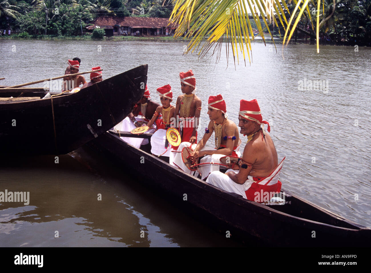 VELAKALI ARTISTS IN A COUNTRY BOAT ALAPPUZHA Stock Photo - Alamy