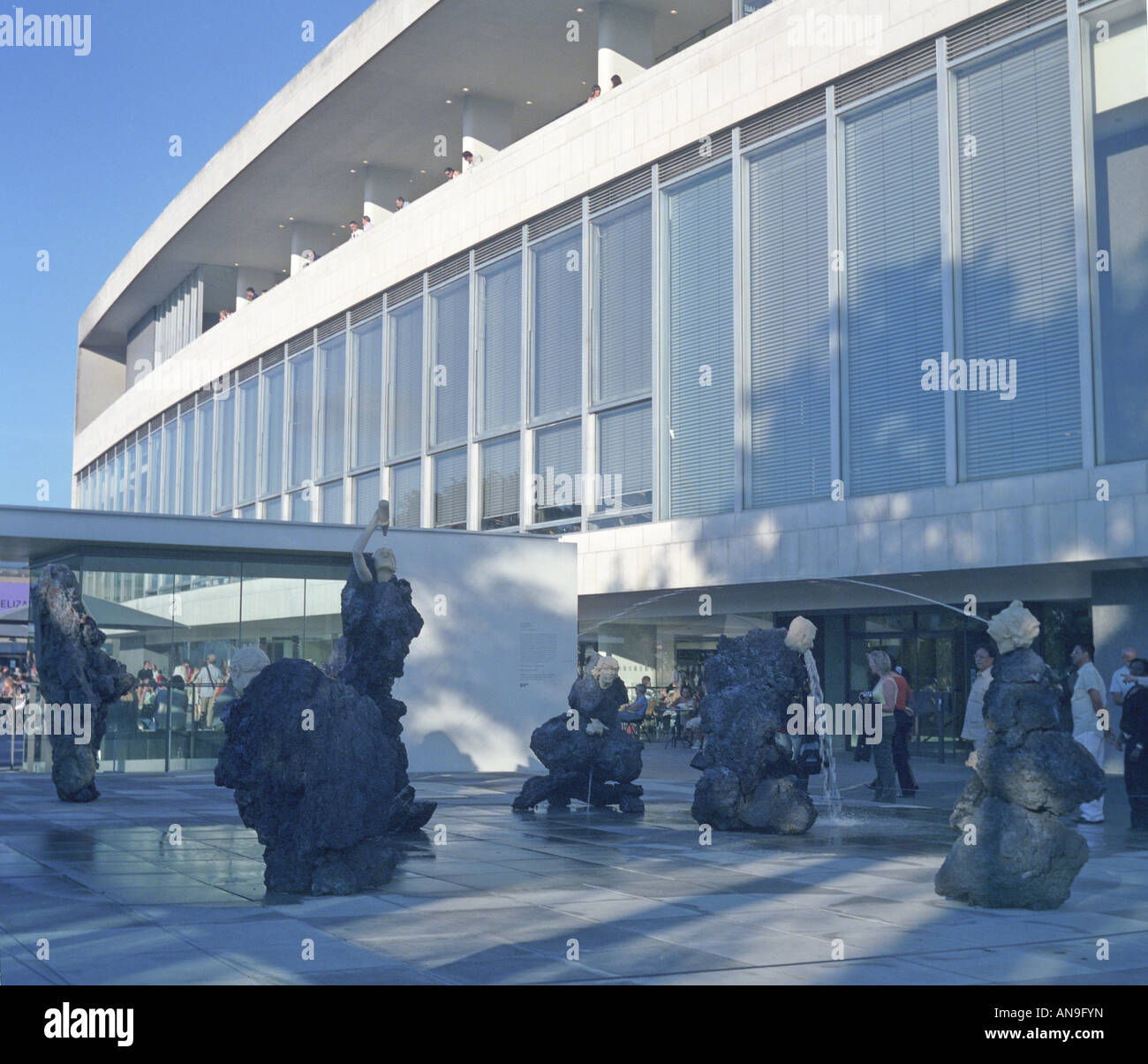 Statues of london hi-res stock photography and images - Alamy