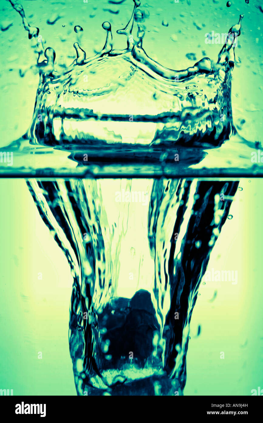 ICE CUBE SPLASHING INTO WATER Stock Photo - Alamy