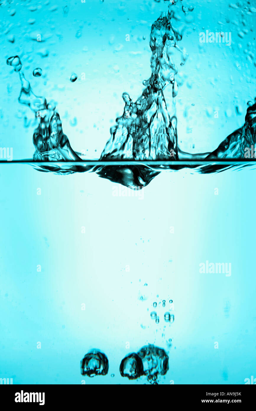 ICE CUBE SPLASHING INTO WATER Stock Photo - Alamy