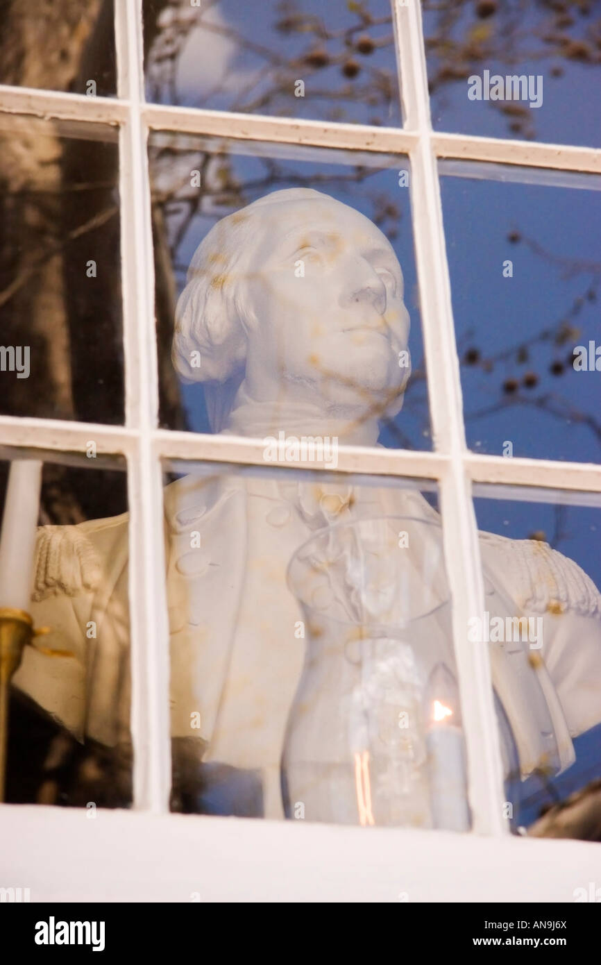 George Washington Bust in Window, Old Town, Alexandria, Virginia, USA ...