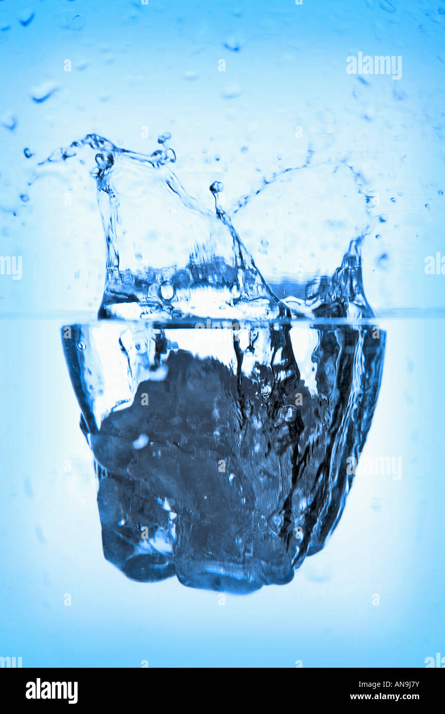 ICE CUBE SPLASHING INTO WATER Stock Photo - Alamy