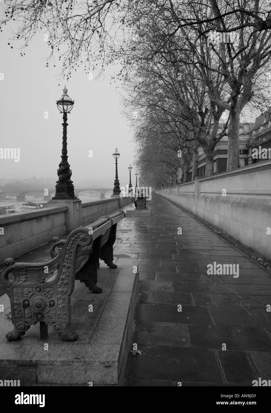 Thames embankment scene Black and White Stock Photos & Images - Alamy