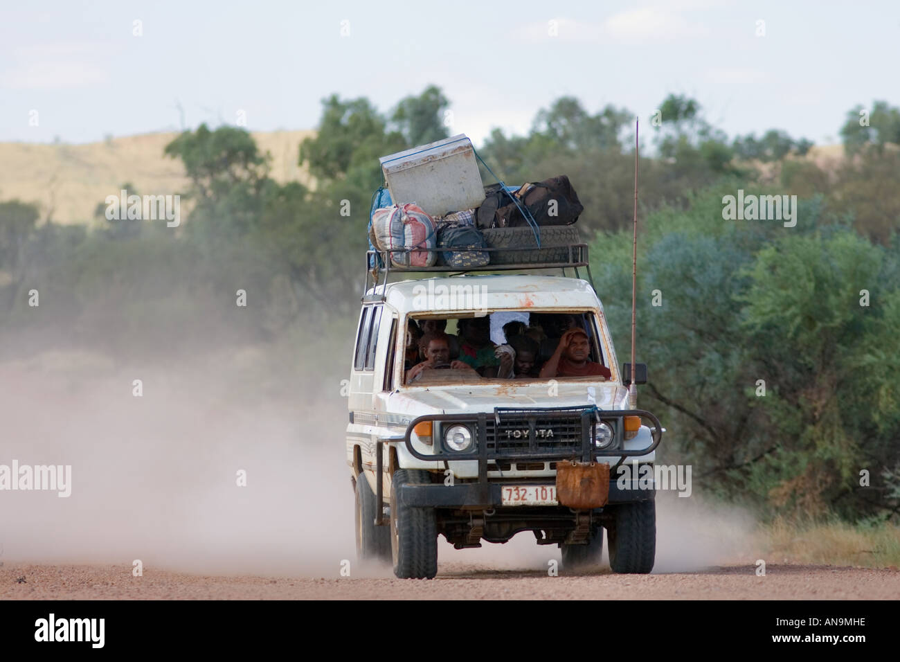 Loop four car wheels drive hi-res stock photography and images - Alamy