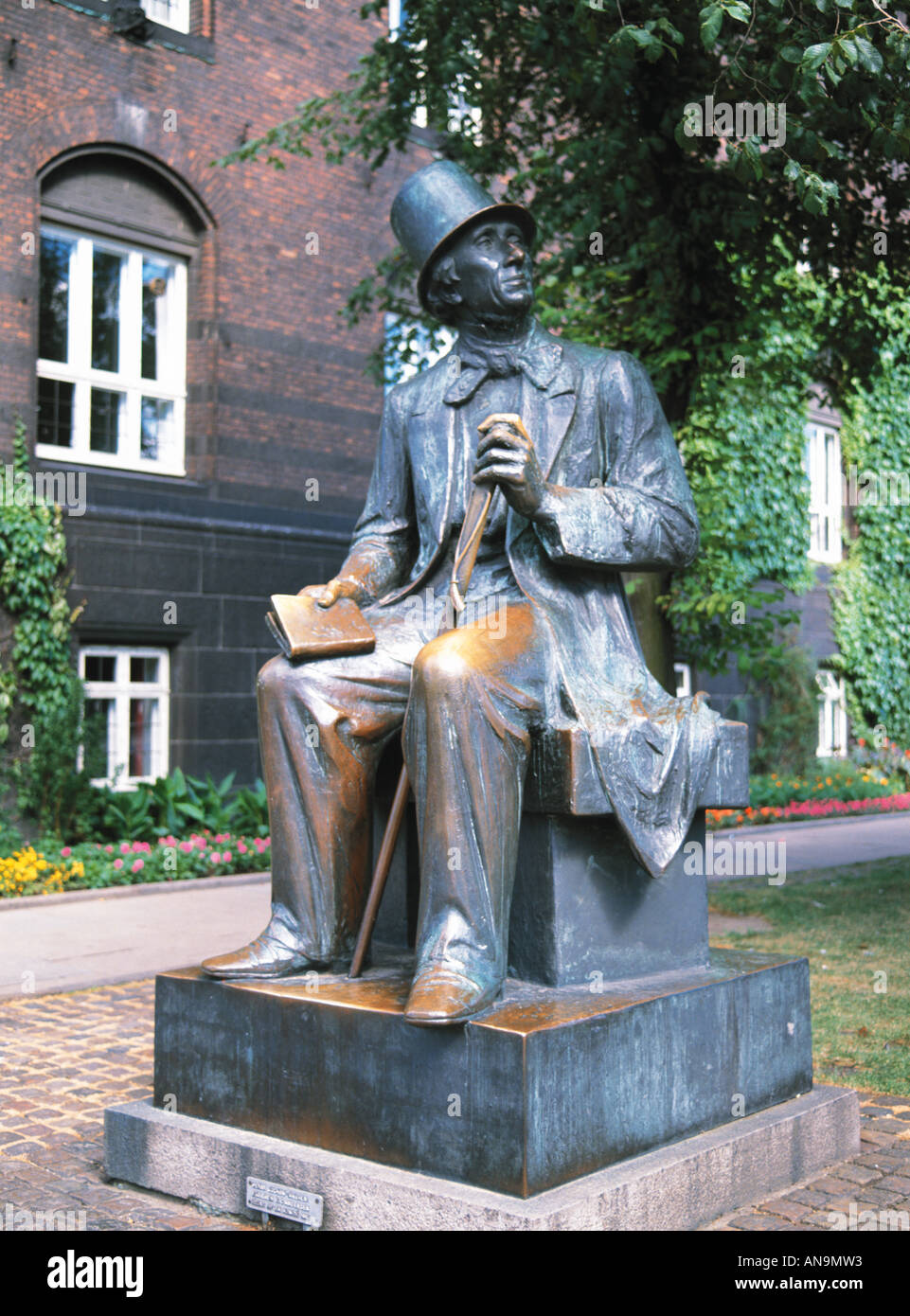 Hans christian anderson hi-res stock photography and images - Alamy