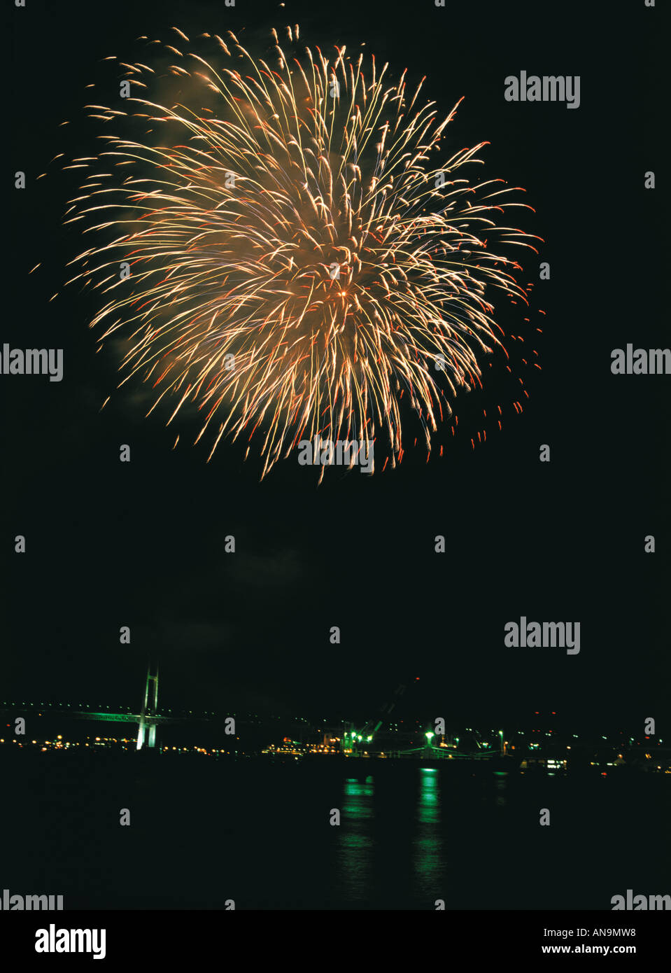 Glittering fireworks hi-res stock photography and images - Alamy