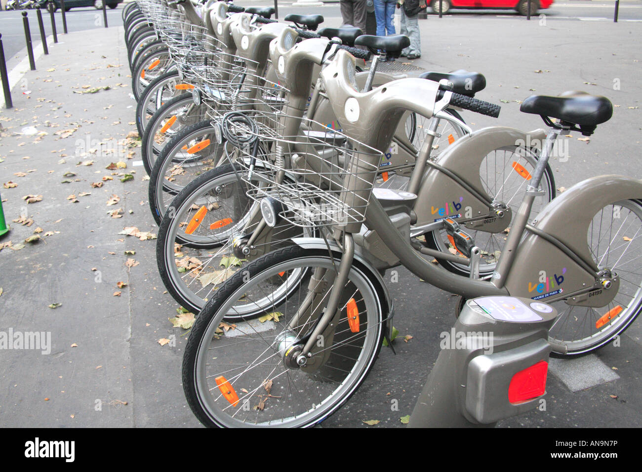 Paris France Velib Bike hire Stock Photo - Alamy