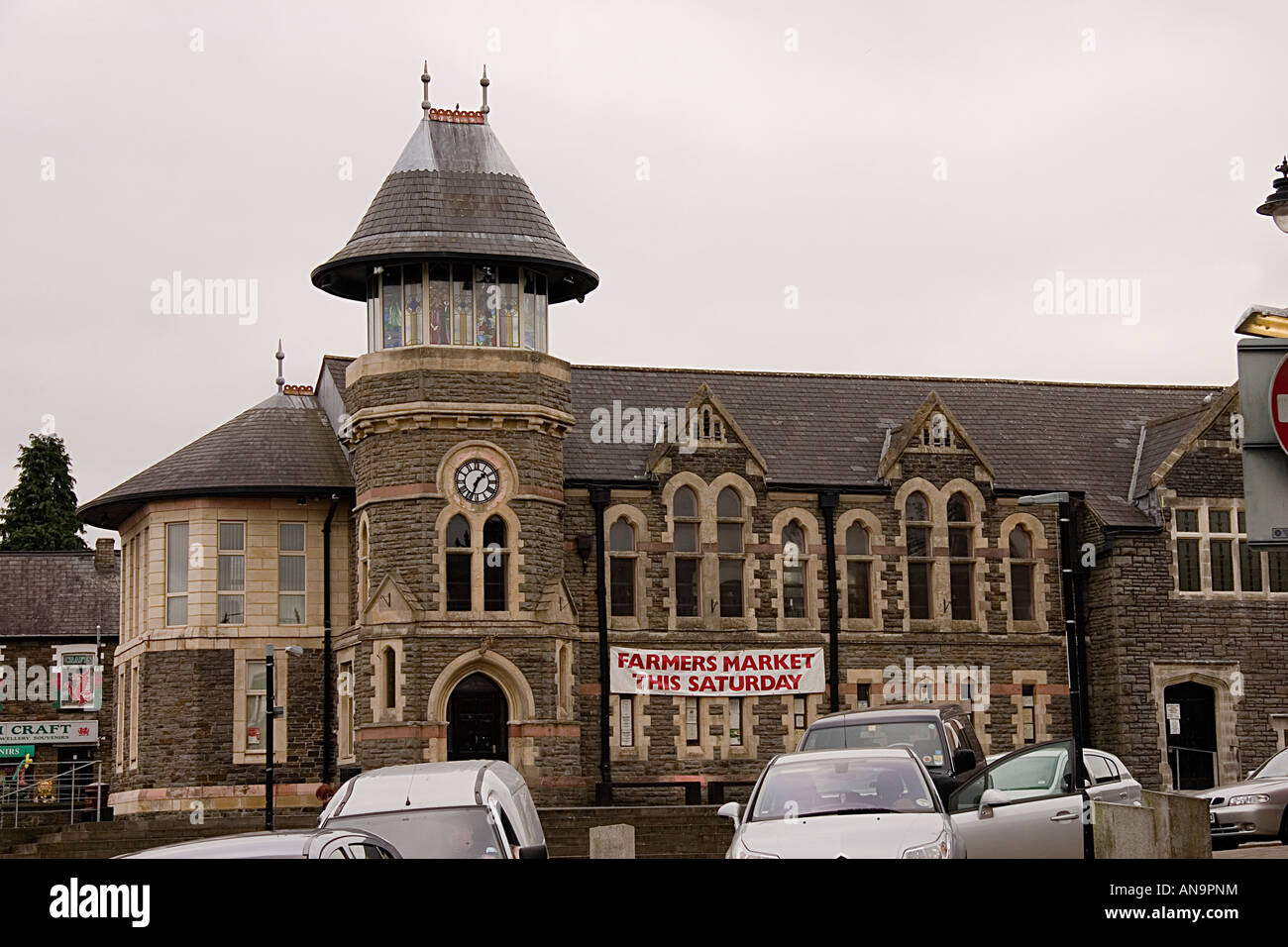 Caerphilly town hall, Mid-Glam SE Wales Stock Photo - Alamy