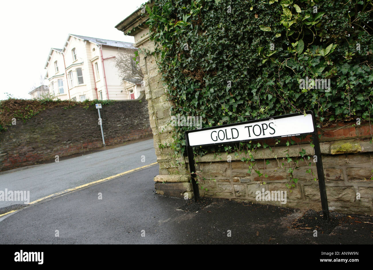 Newport place street sign hi-res stock photography and images - Alamy