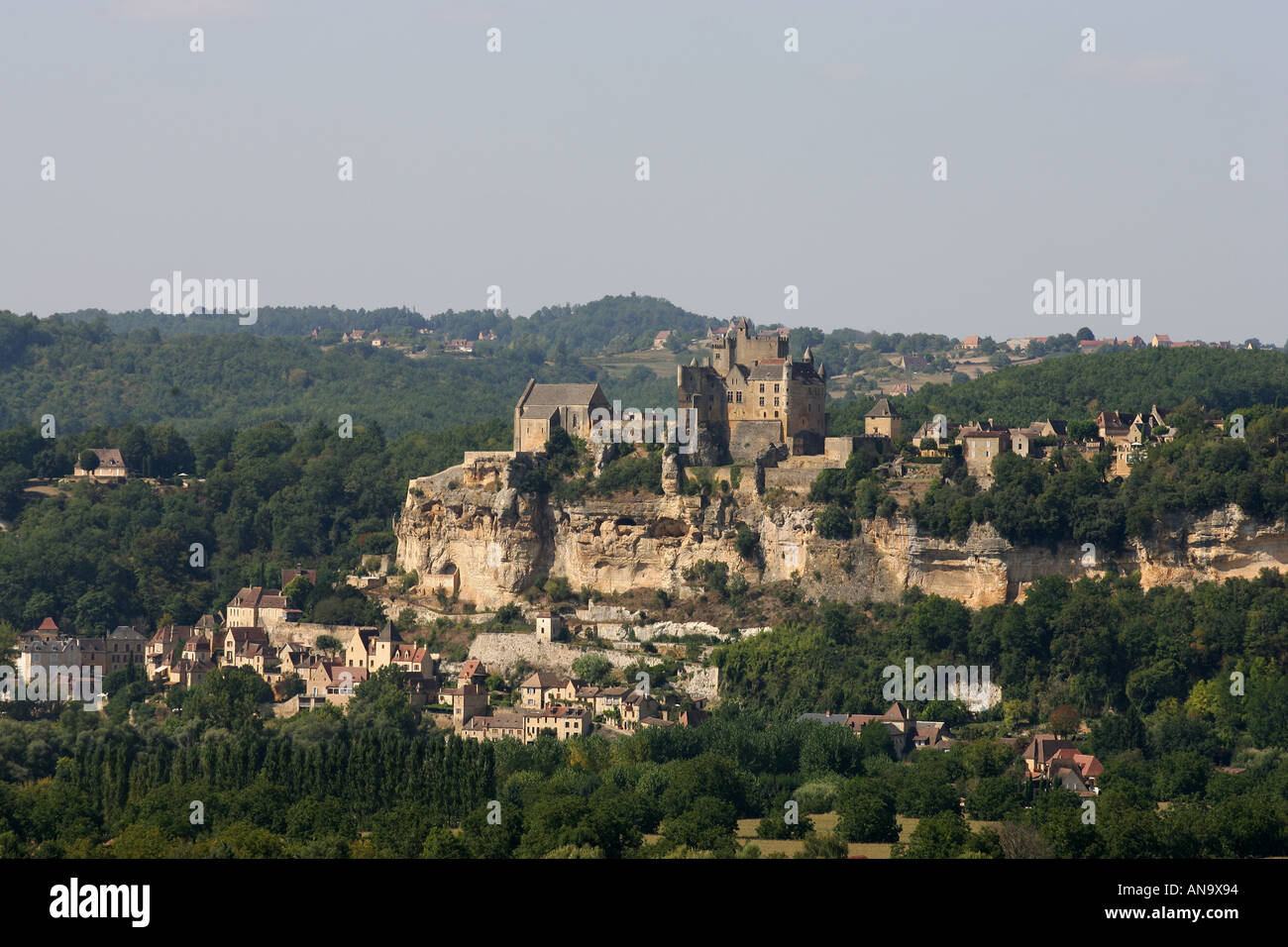 beynac castle dordogne france Stock Photo - Alamy
