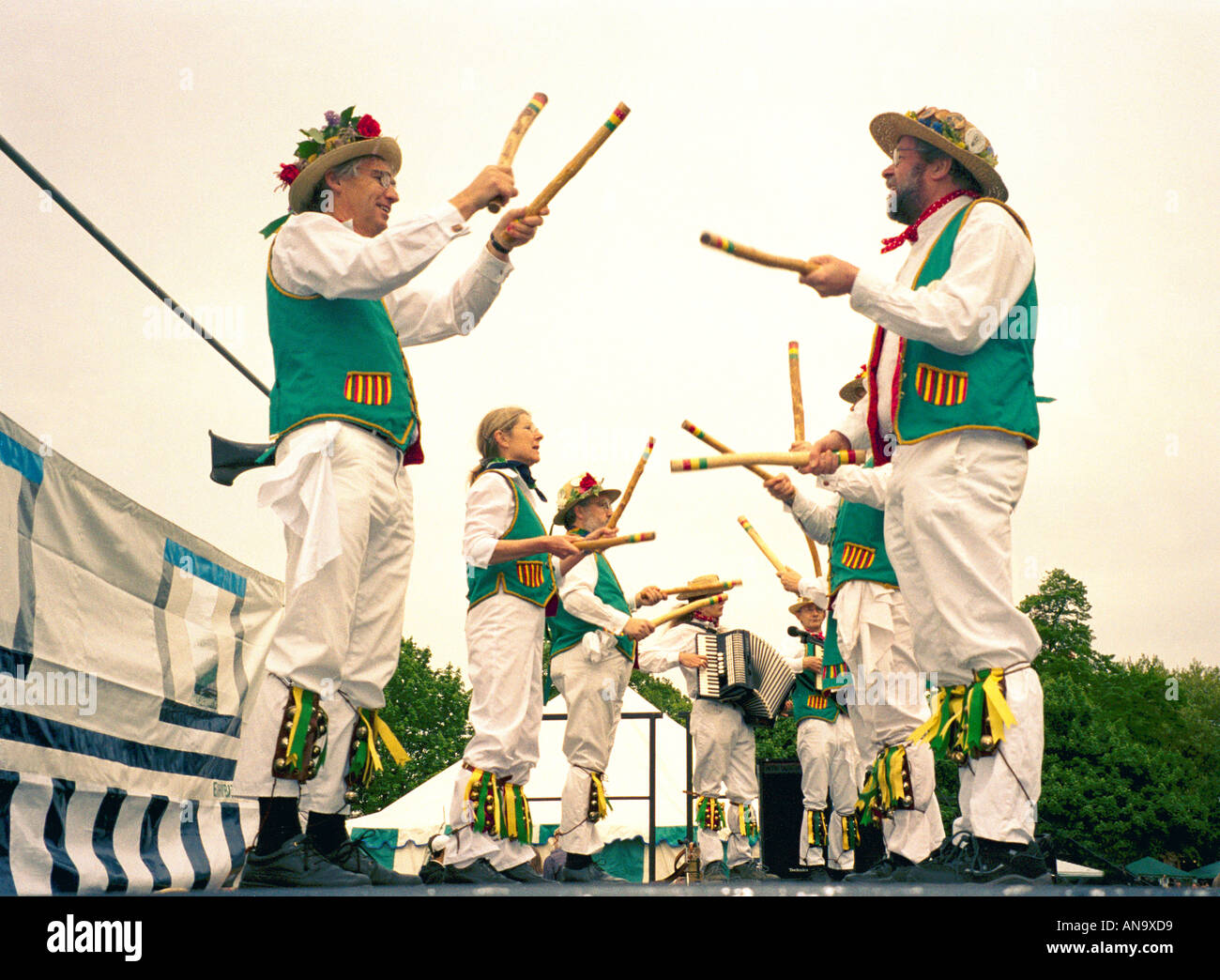 English country dance hi-res stock photography and images - Alamy